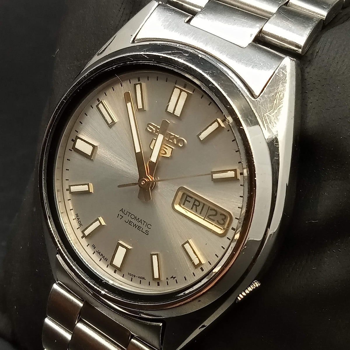 Birthday Watch March 1985! Seiko 5 7009-3041 DAINI 17J Automatic Watch – Altimate Group